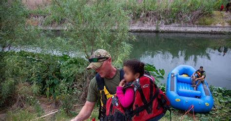 Border Patrol Agents Rescue 11 Stranded On Island In Middle Of Rio Grande