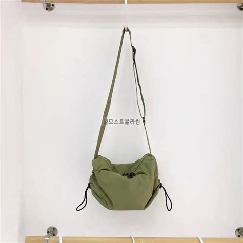 얼모스트블라썸 폴리 나일론 천 사이드 셔링 길이 조절 미니 슬링 크로스백 봄 캐주얼 가방 블랙 소라 카키 아이보리