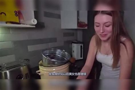 美女作死将手放进蜡油，涂满100层会有多酸爽？这体积超出了预计蜡油体积美女