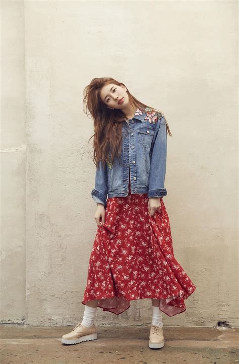 Contek 10 Gaya Seleb Korea Padukan Jaket Denim And Dress Mudah Banget