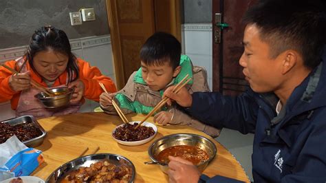 代轩逸想吃冷吃兔啦今天在家安排上麻辣鲜香搭配酸辣粉真过瘾 俺是幺弟 俺是幺弟 哔哩哔哩视频
