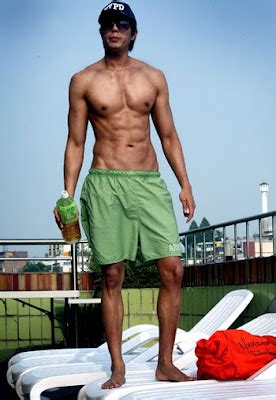 Ya No Tan Soltera Gong Yoo Sin Camisa