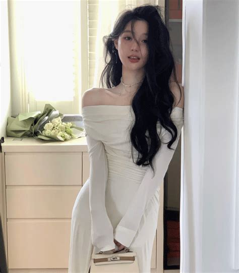 연말원피스 브라이덜샤워원피스 섹시한 오프숄더원피스 어깨트임 파티룩 연말룩 허리 셔링 주름 포인트 긴팔 플레어 슬림 롱원피스 치마 섹시룩 연말파티룩 2color 화이트