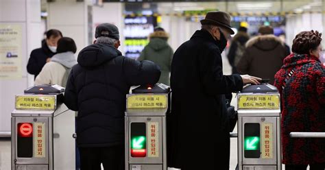 지하철 노인 무임승차 손실 정부가 전액보전할 경우 필요 예산 年 9000억 조선비즈