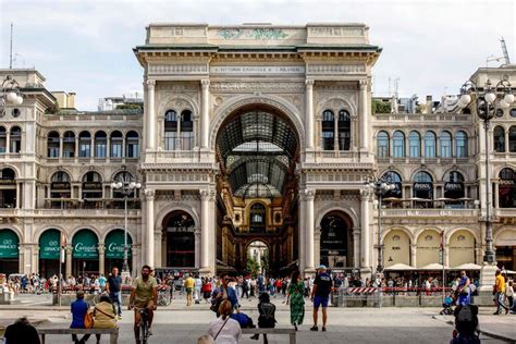 Imbrattata La Galleria Vittorio Emanuele II Non Confondiamo Il