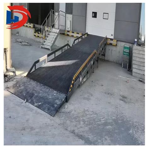Manual Dock Leveler Container Loading Ramp Hydraulic Mobile Loading Container Yard Ramp For