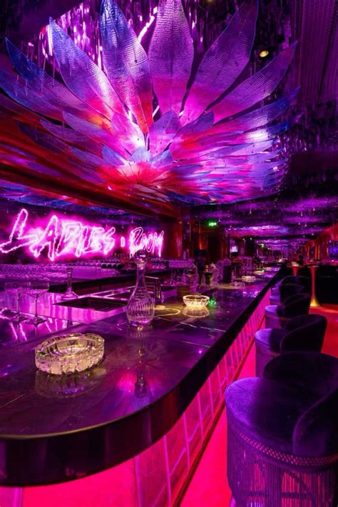 Стеновые панели в стиле классика со скрытым освещением в 2025 г Освещение Дизайн Дизайн