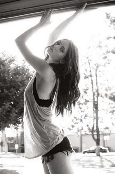 Elisabeth Giolitos Hot Tyrone Lavigne Photoshoot Barnorama