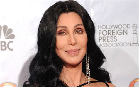 Ő Cher 40 évvel Fiatalabb Párja A 76 Esztendős énekesnőt Kézen Fogva Fotózták új Szerelmével