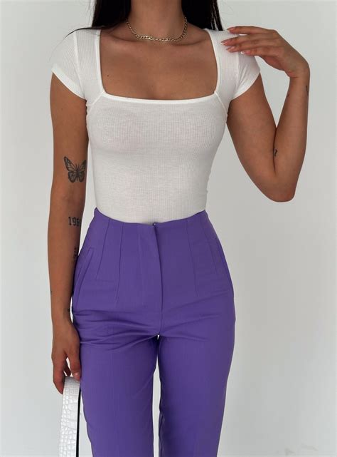 White Fitted Top Unbox Basics