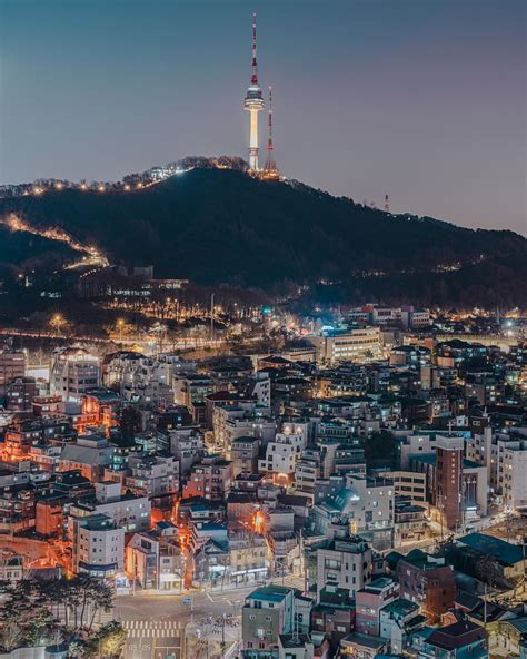 안녕 친구들 오늘은 해방촌방면으로 찍은 야경사진이야 야경이 오히려 주경보다 더 이뻐보이고 신비스러운 느낌이 있어 내 인스타오면