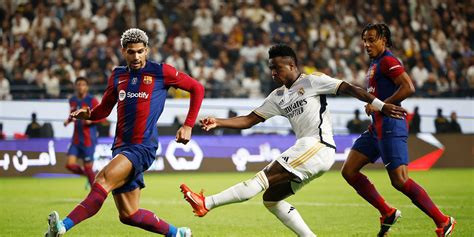 Man Utd Make First Move In Update On Spectacular £69m Ronald Araujo