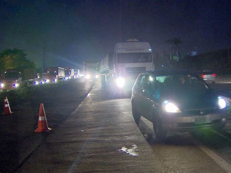 G1 Motorista Tenta Desviar De Buraco Na Br 101 E Morre Ao Bater Em