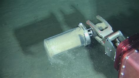 沈阳自动化所研制的“海斗一号”无人潜水器跨入万米科考应用新阶段 中国科学院沈阳自动化研究所