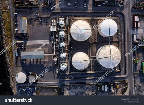 Small Oil Refinery White Round Tanks Stok Fotoğrafı 2143434409 Shutterstock