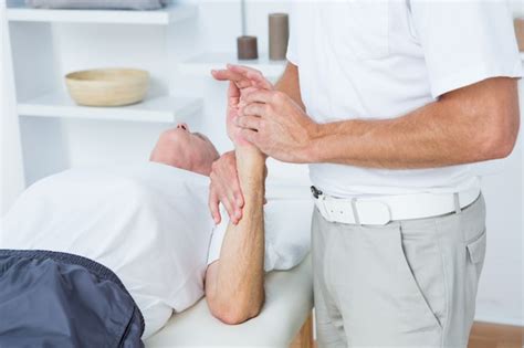Premium Photo Physiotherapist Doing Hand Massage