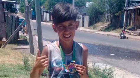Un Niño De Rivera Corrió Descalzo La Carrera San Fernandito Y Ganó