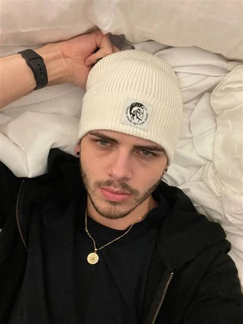 Comment If Youd Cuddle With Me 😜 Scrolller