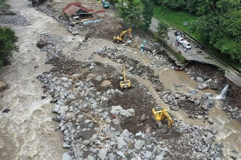 Puluhan Orang Masih Hilang Akibat Banjir Lahar Dingin Modifikasi Cuaca
