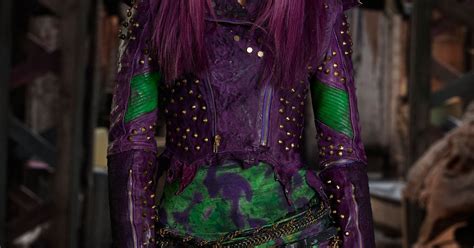 Dove Cameron Thought She Was Fired From Descendants J 14