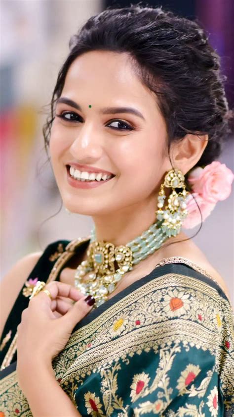 Shivani Baokar ही पोली साजूक तुपातली शिवानीच्या मराठमोळ्या