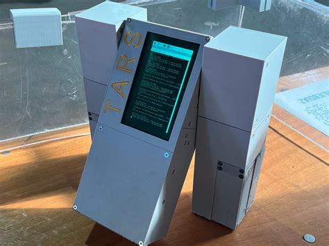 Así Puedes Crear Tu Propia Réplica Del Robot Tars De Intertellar