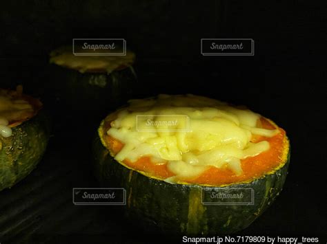 ハロウィンのかぼちゃ丸ごと使ったかぼちゃグラタンの写真・画像素材 7179809 Snapmart（スナップマート）
