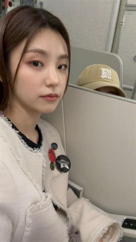 Yeji And Lia Itzy • Yeji Bubble Update 080323 Itzy Cute Couple Dp
