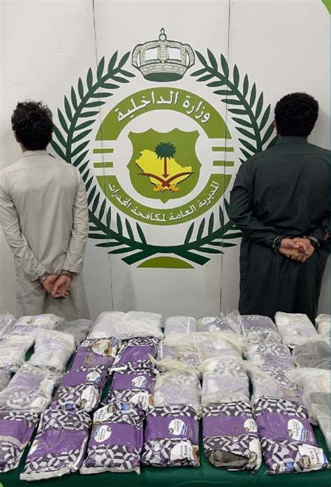القبض على مواطنين بحوزتهما 45 كيلوجرامًا من مادة الحشيش المخدر