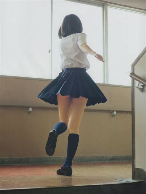 Akb指原のスク水、制服脱衣写真集が昔のビニ本みたいで興奮するww みんくちゃんねる