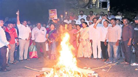 పవన్‌ వ్యాఖ్యలపై నిరసన Protest Over Pawans Comments