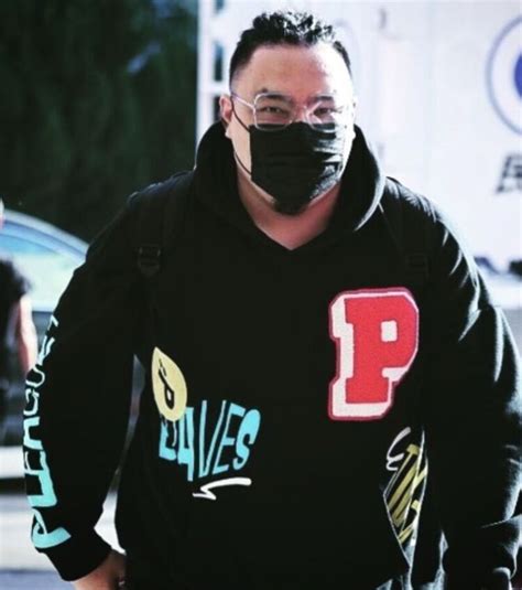 遭爆「強行環抱」啦啦隊成員 Plg代理執行長周崇偉道歉了 引新聞