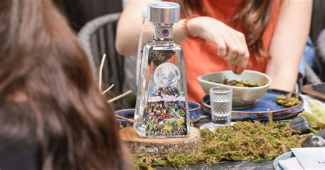 Dustin Yellin Colabora Con Tequila 1800 Essential Para Su Onceava Edición