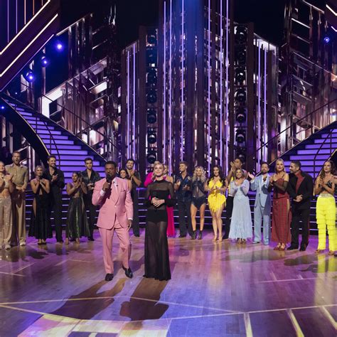 American Pickers Danielle Colby Flaunts Assets In Burlesque Video Parade