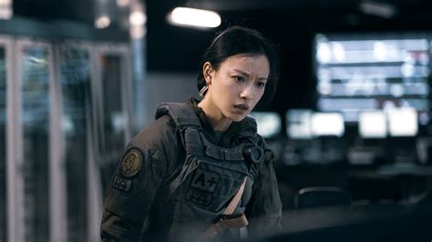 《拆彈專家2》倪妮扮演強悍女警獲好評 無聲落淚重頭戲 成為電影超級淚點 Yahoo奇摩時尚美妝