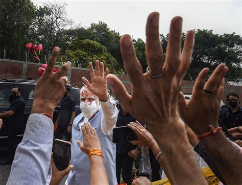 Warm Welcome For Pm Narendra Modi At Palam Airport On Return From Us