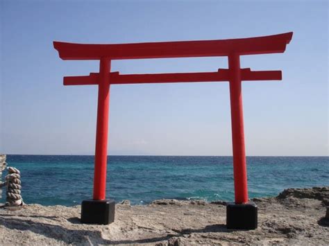 Torii Japans Sacred Gateway Manekineko Games