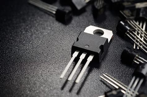 Linear And Switching Voltage Regulators Applications