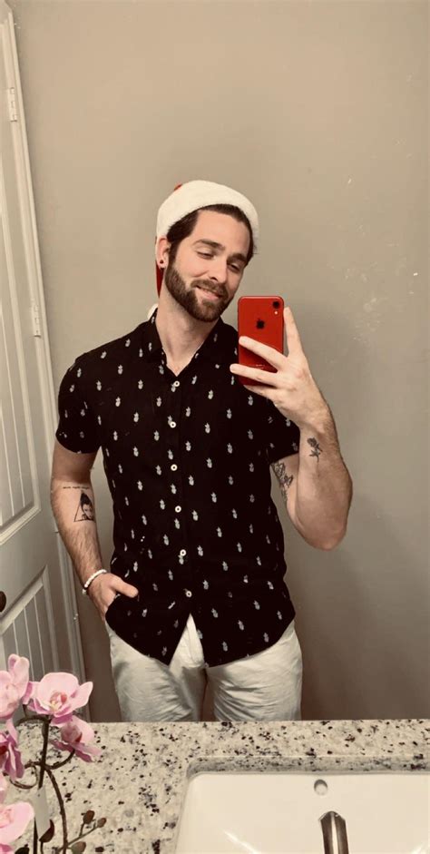 25m Christmas Pineapples And A Rare Sfw Post Rselfie