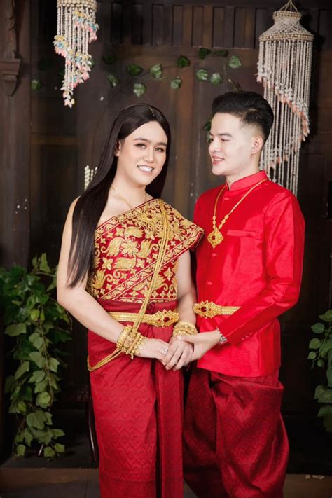 មួយគូទៀតហើយ បវកញ្ញាភេទទី៣ កក្កដា សោភ័ណ្ឌ ដឹកដៃគូស្នេហ៍ ចូលរោងការ Khmerload Cambodia Latest News