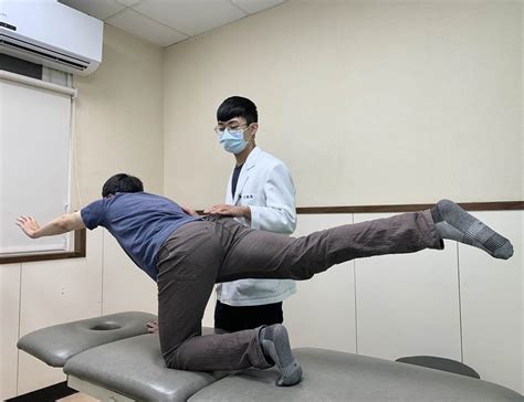 預防脊椎側彎惡化 復健師推防疫居家運動 工商時報