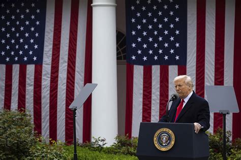 ထရမ့်က နိုင်ငံတော်အရေးပေါ်အခြေအနေ ကြေညာပြီး အကောက်ခွန်စည်းကြပ်ခြင်းကို ကျင့်သုံး