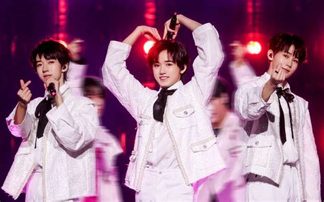 【时代少年团】国产00后小甜豆翻唱《爱的就是你》可爱到冒泡（高清官摄版） 哔哩哔哩