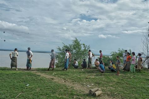 ပခုက္ကူမြို့နယ်၊ ကျွန်းညိုရွာသစ်ကျေးရွာတွင် ဧရာဝတီမြစ်ရေတိုက်စားမှုကြောင့် အိမ်ခြေ ၁၇ ၁၇ လုံး