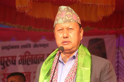 स्वास्थ्यमन्त्री बस्नेतले दमौली अस्पताललाई पाँचवटा डायलासिस मेसिन दिए