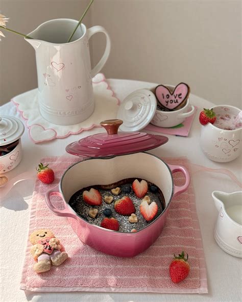 제뉴홈 제품협찬 ㅣ 르크루제 발렌타인 컬렉션으로 꾸며본 홈카페💞🍫🍓 러블리함이 뚝뚝 흐르는 르크루제의 핑크빛 하트냄비로