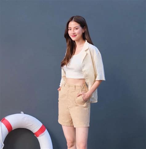 แต่งตัวแบบมินิมอล ผู้หญิง ไอเดียแต่งตัวเรียบแต่เก๋