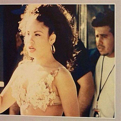 Pin De Fresia Pebbles En Selena Qpérez 💜🌹💋 Selena Concierto