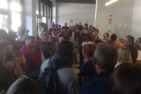 MTST ocupa prédio da Sedes e pede inclusão em programa habitacional