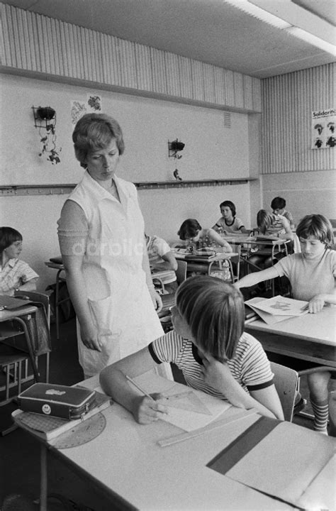 Berlin Unterricht An Der 14 Polytechnischen Oberschule In Lichtenberg